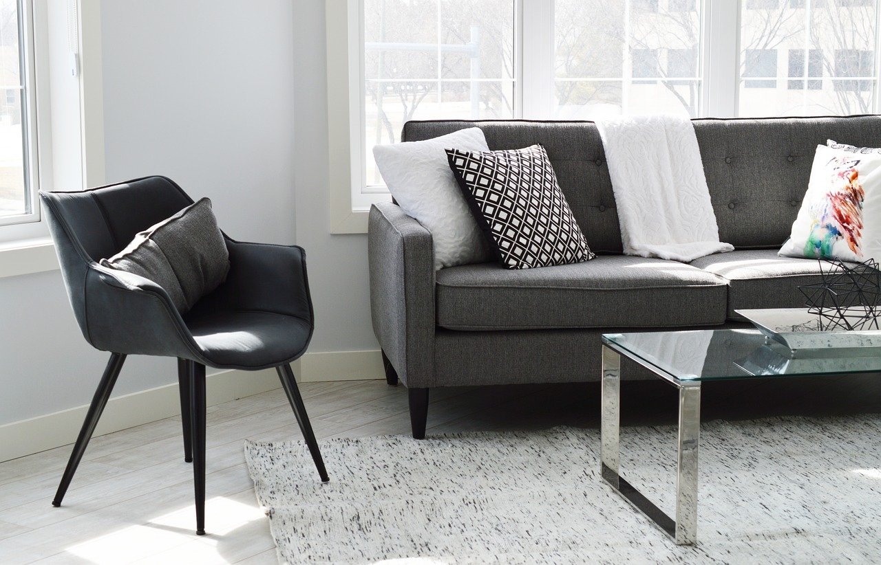 Quels sont les trois meubles indispensables dans le salon